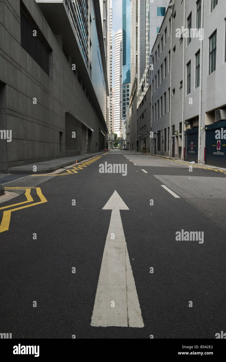 This way - White arrow painted on one way street Stock Photo - Alamy