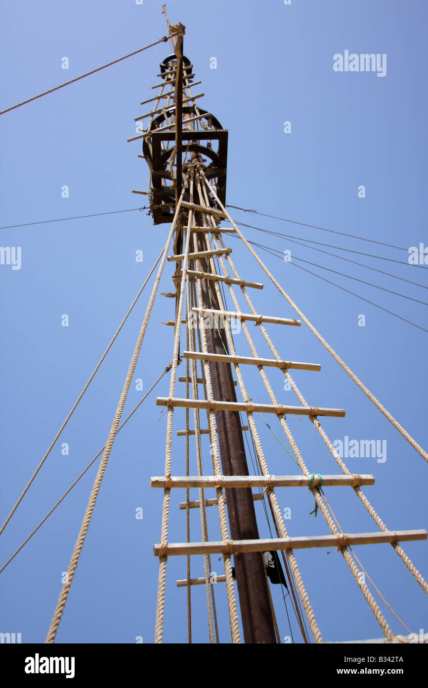 Old sailing ship mast hi-res stock photography and images - Alamy