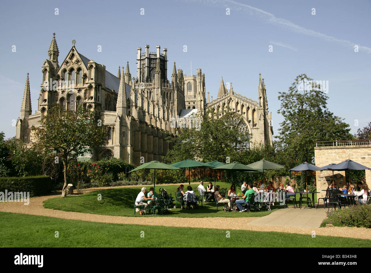 City of Ely, England. Shoppers taking morning tea and refreshments at ...