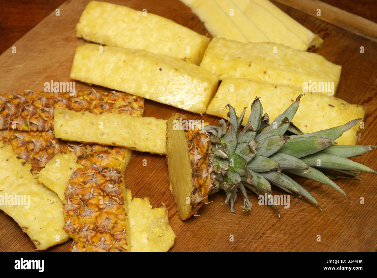 Leaves off pineapple hi-res stock photography and images - Alamy