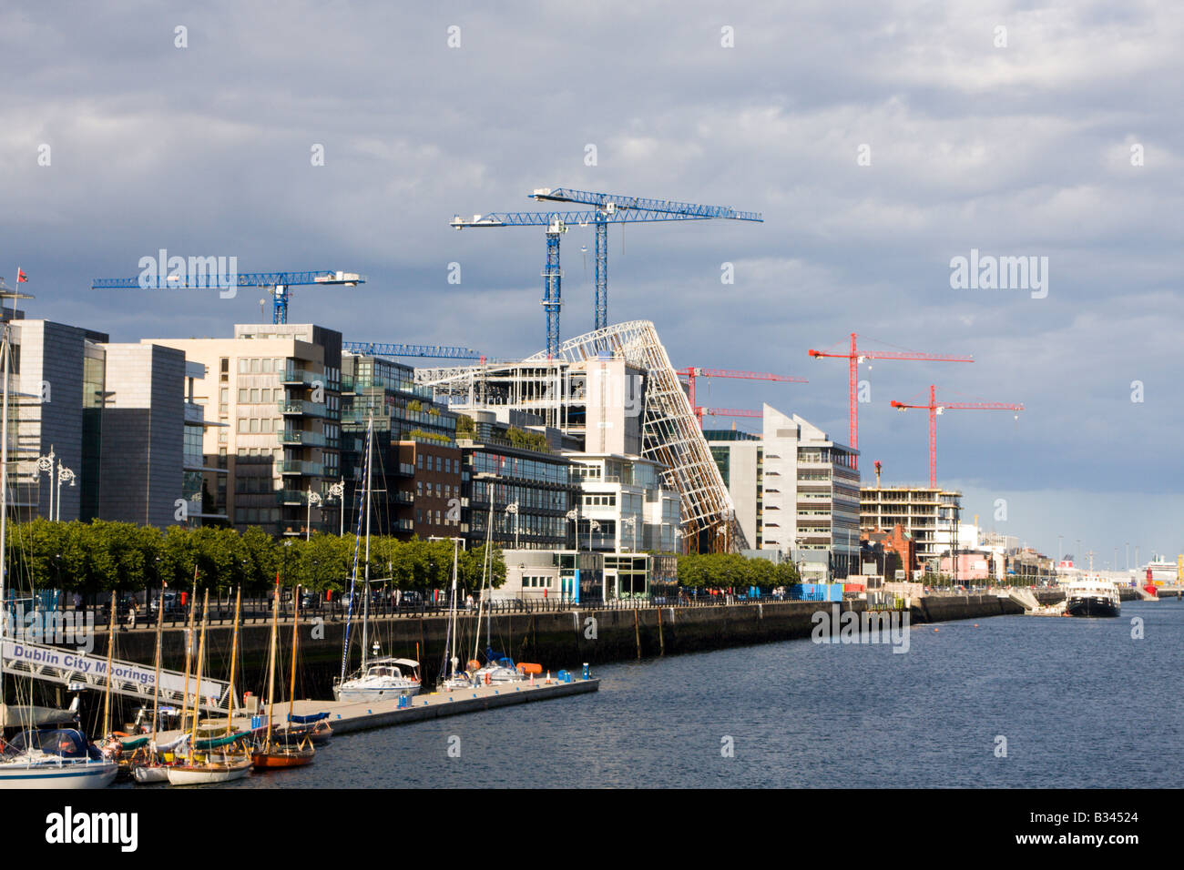 Cranes dublin construction hi-res stock photography and images - Alamy