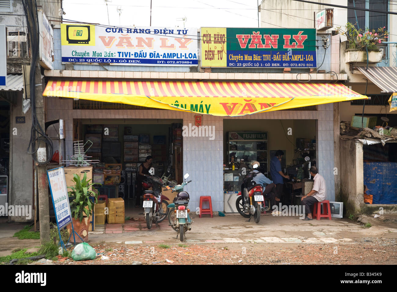 Typical vietnamese hi-res stock photography and images - Alamy