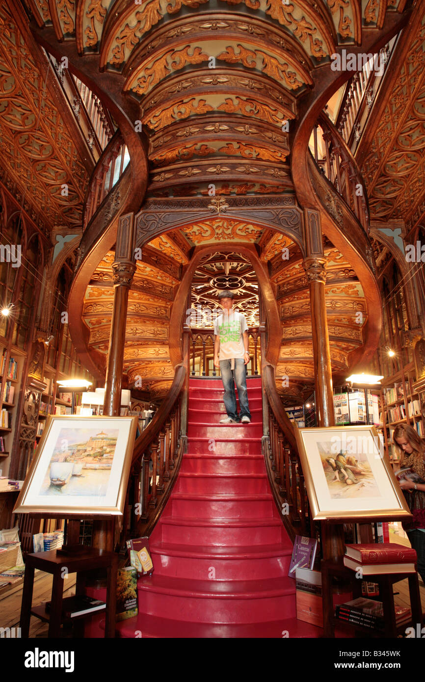 Inside bookshop hi-res stock photography and images - Alamy