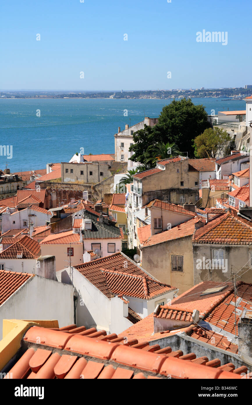Old house lisbon hi-res stock photography and images - Alamy