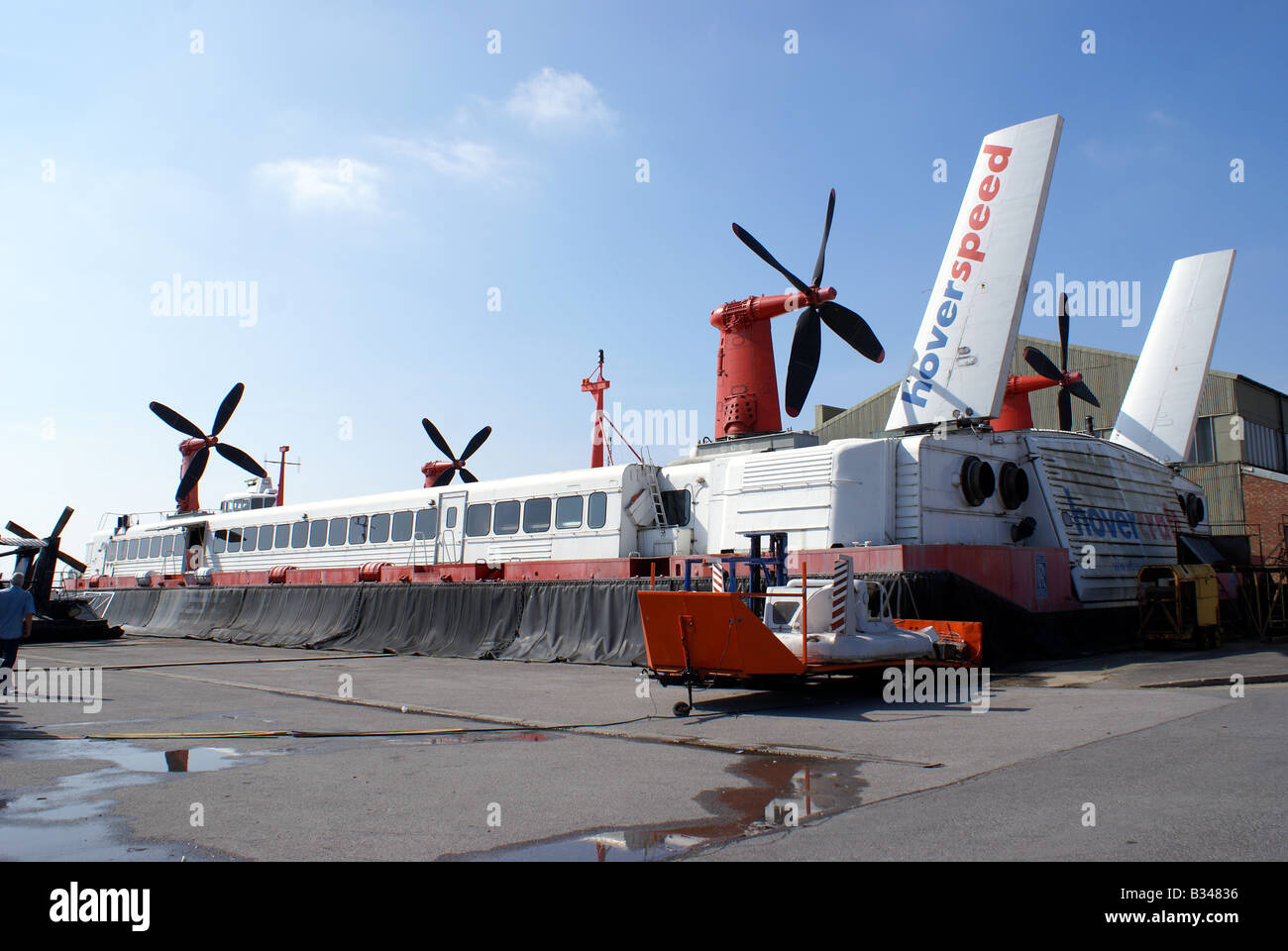 Srn4 hovercraft hi-res stock photography and images - Alamy