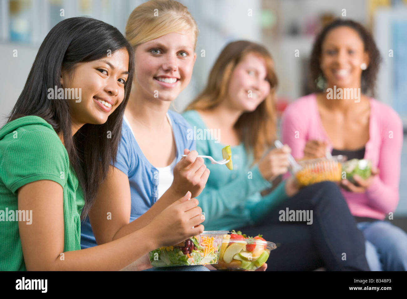 Students having lunch Stock Photo - Alamy