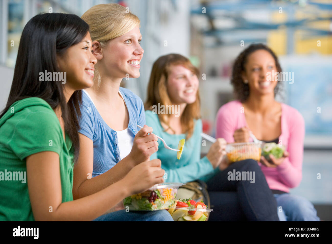 Students having lunch Stock Photo - Alamy
