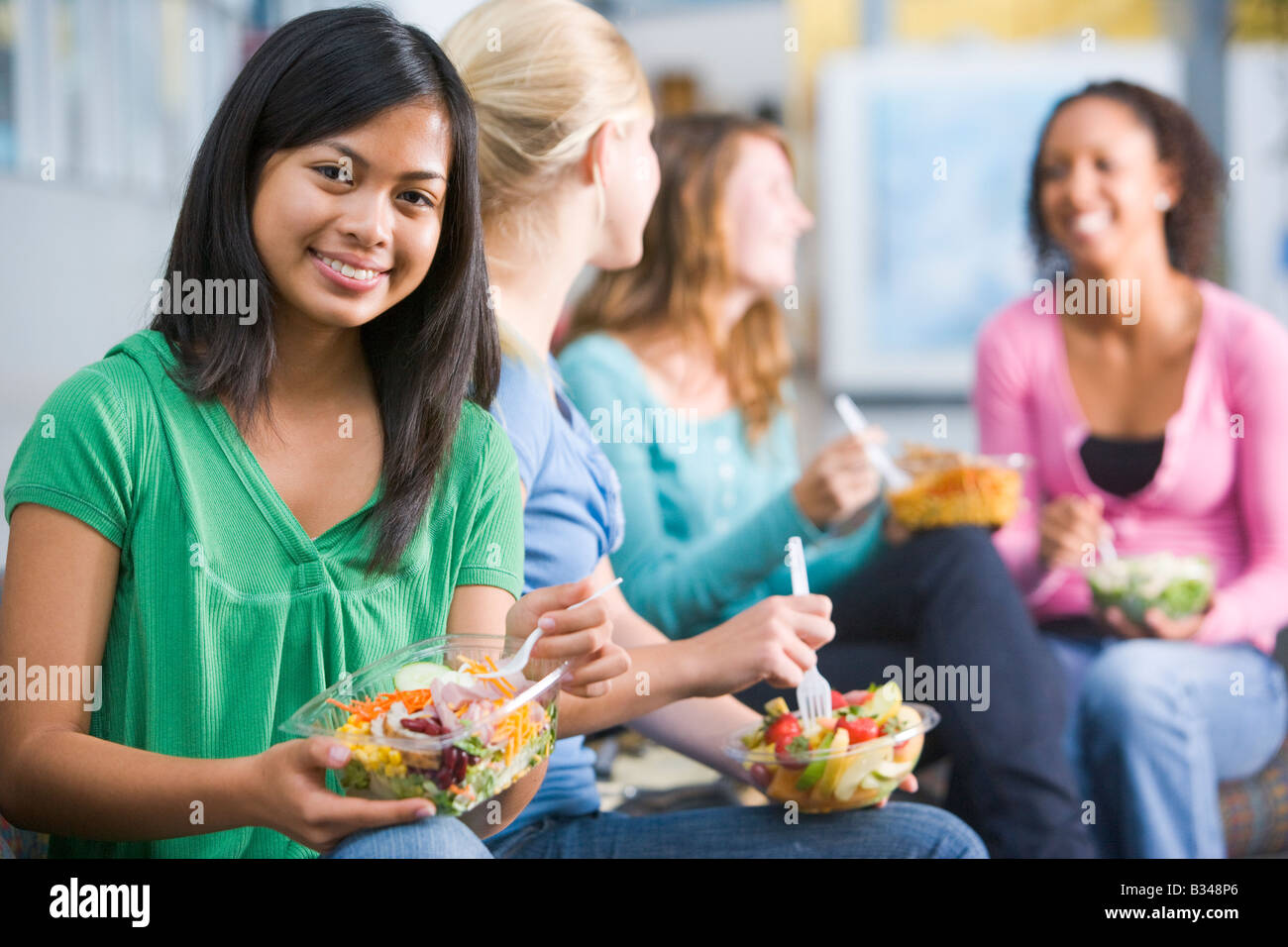 Students having lunch Stock Photo - Alamy