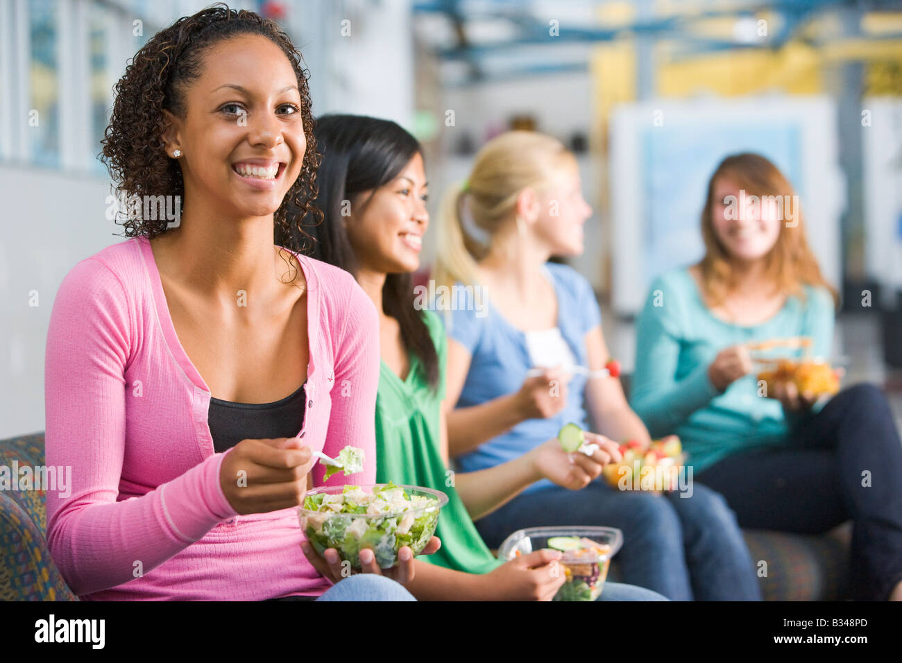 Students having lunch Stock Photo - Alamy