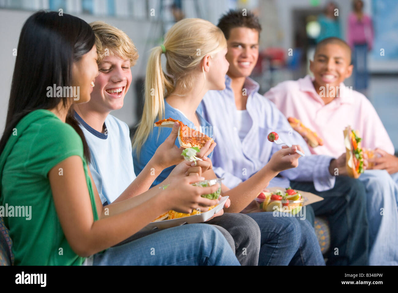 High school lunch asian hi-res stock photography and images - Alamy