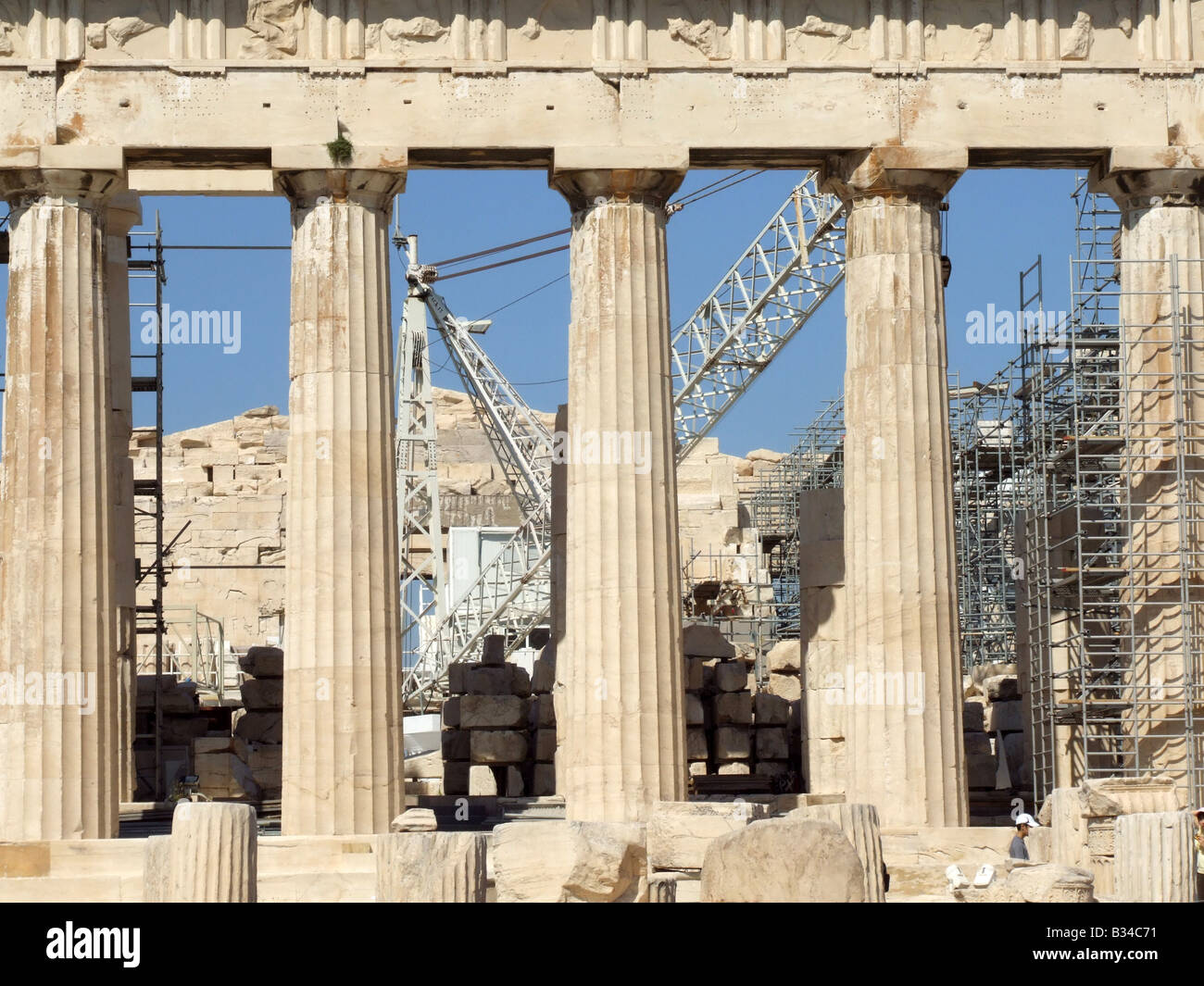 scaffolding on the parthenon in athens, greece Stock Photo - Alamy