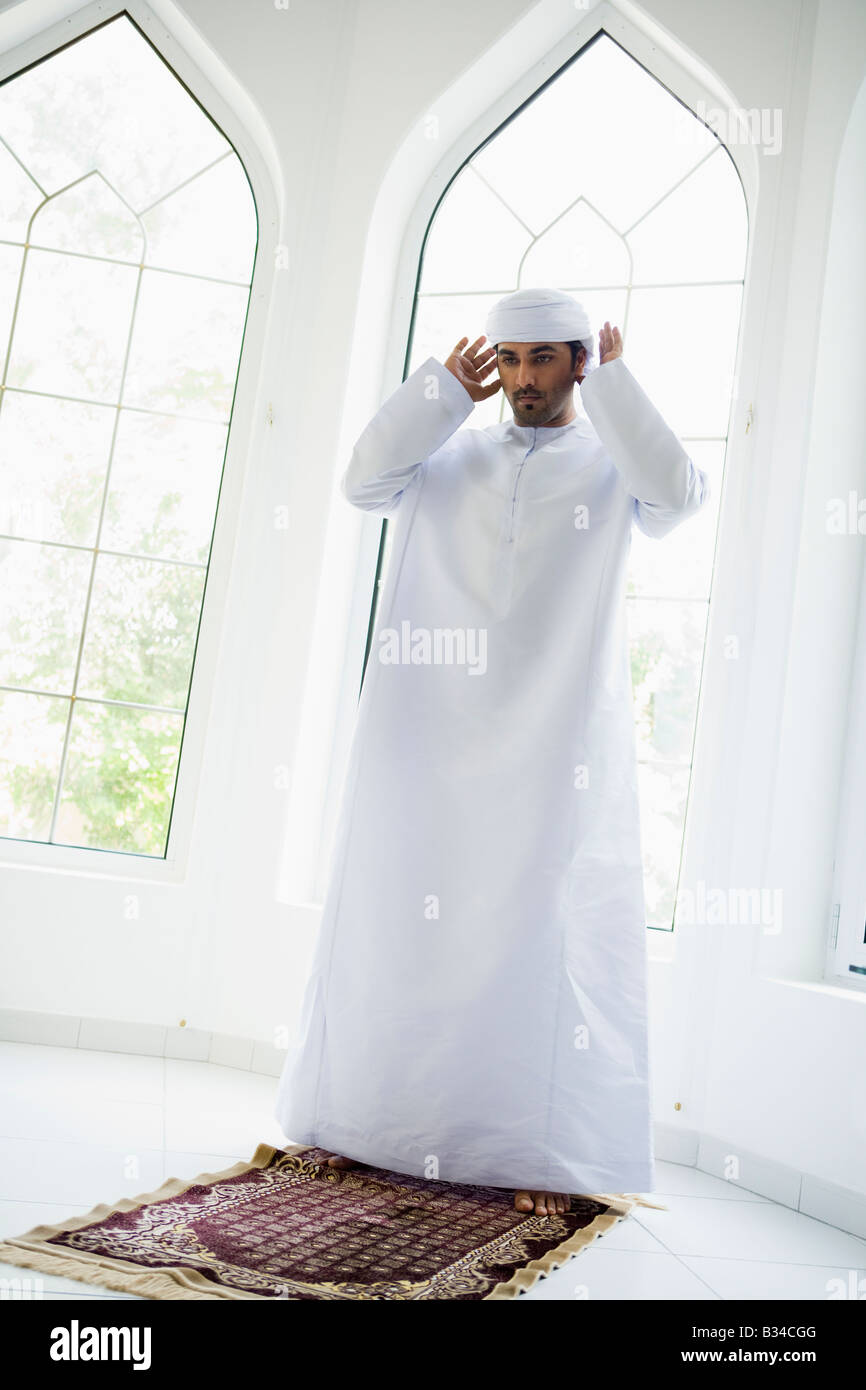 Standing man in turban hi-res stock photography and images - Alamy