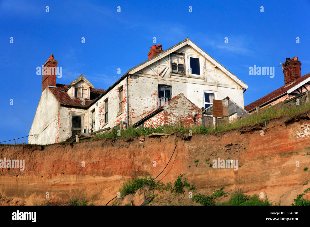 Norfolk cliff house hi-res stock photography and images - Alamy