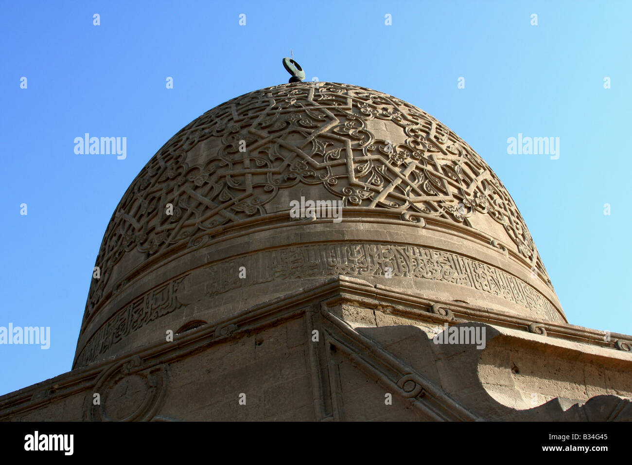 Mosque Dome of Qaitbey mosque in Cairo Stock Photo - Alamy