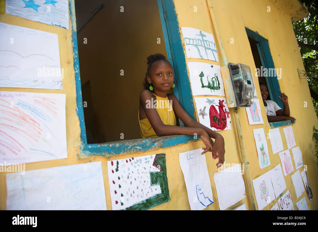 Girl in a favela hi-res stock photography and images - Alamy