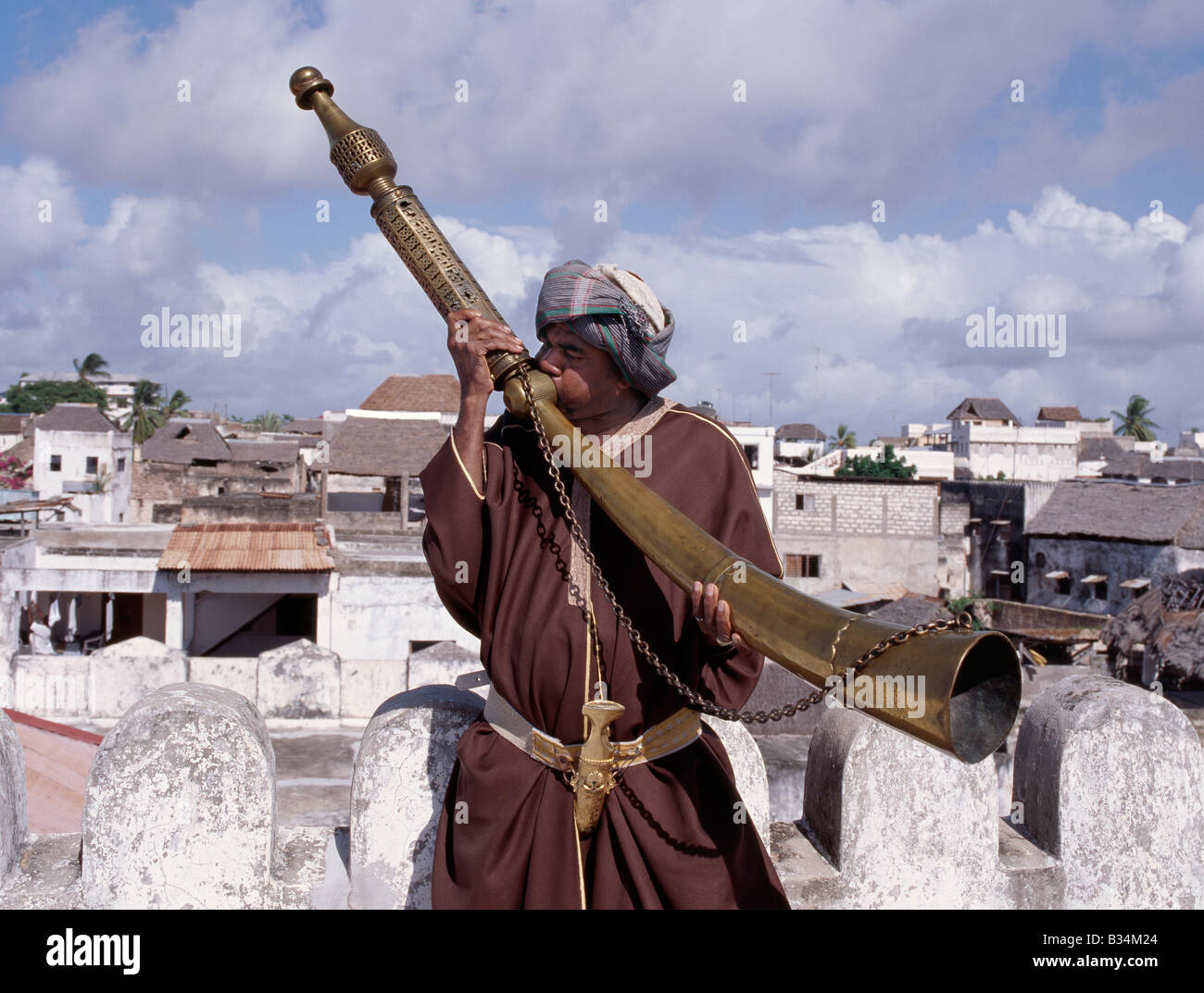 Traditional swahili dress hi-res stock photography and images - Alamy