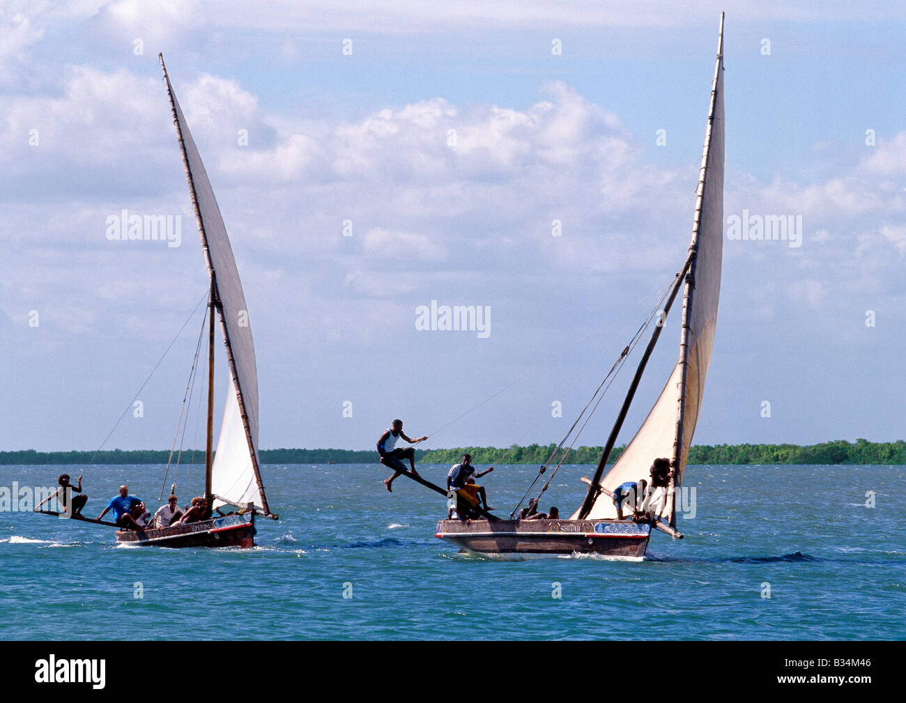 Kenya lamu traditional sailing boats hi-res stock photography and ...