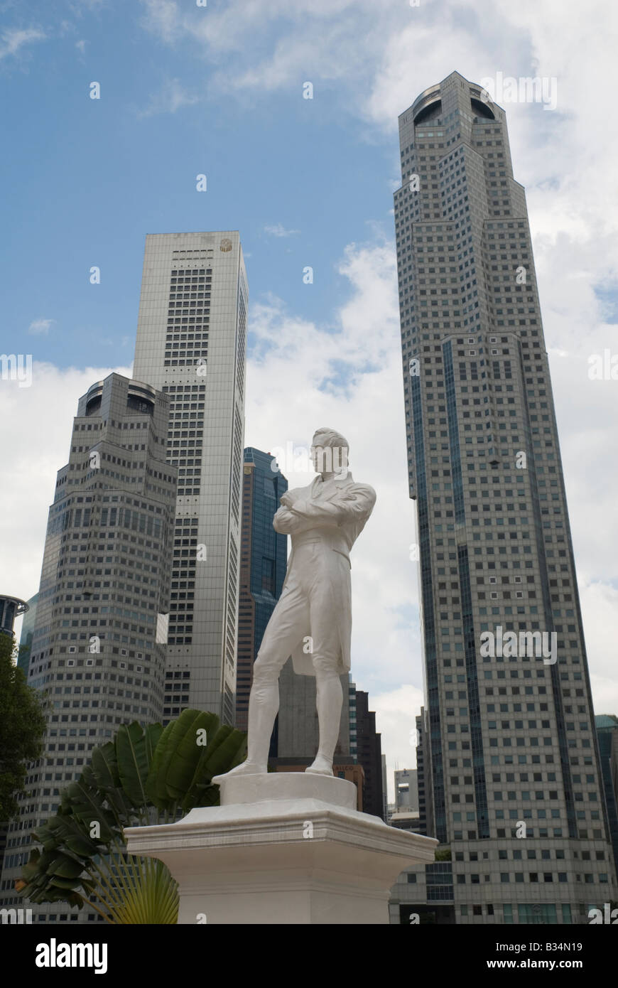 Raffles statue sir stamford raffles hi-res stock photography and images - Alamy