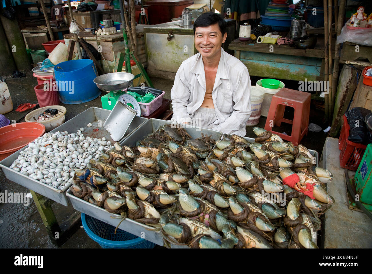 A Vietnamese man and his seafood stand Stock Photo - Alamy