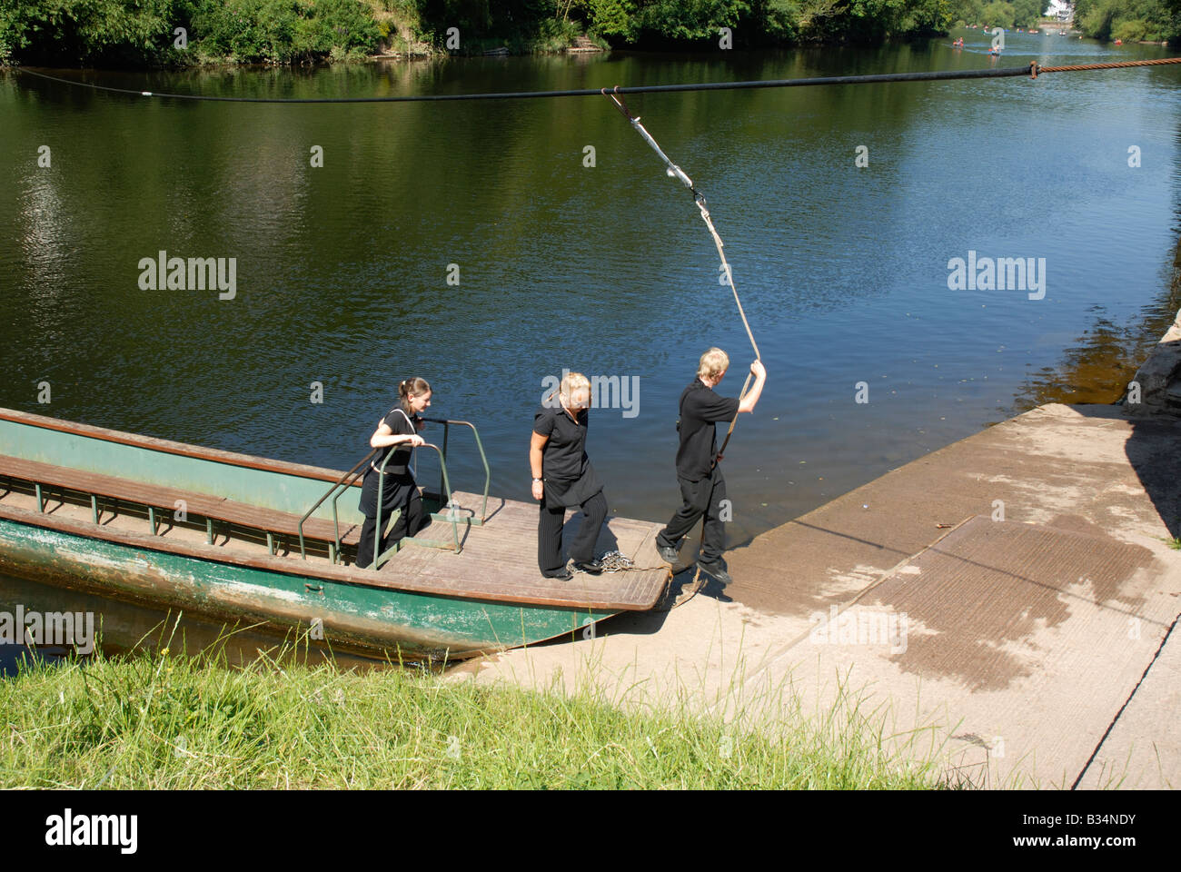 The hand pulled ferry at the Saracen's Head, Symmond's Yat ...