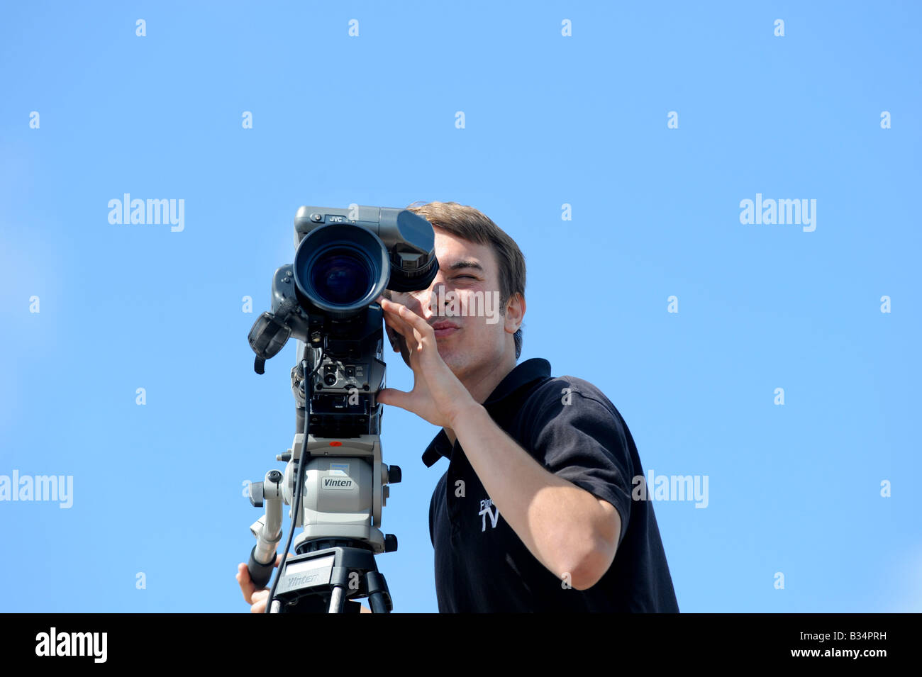 Bbc cameraman bbc filming hi-res stock photography and images - Alamy