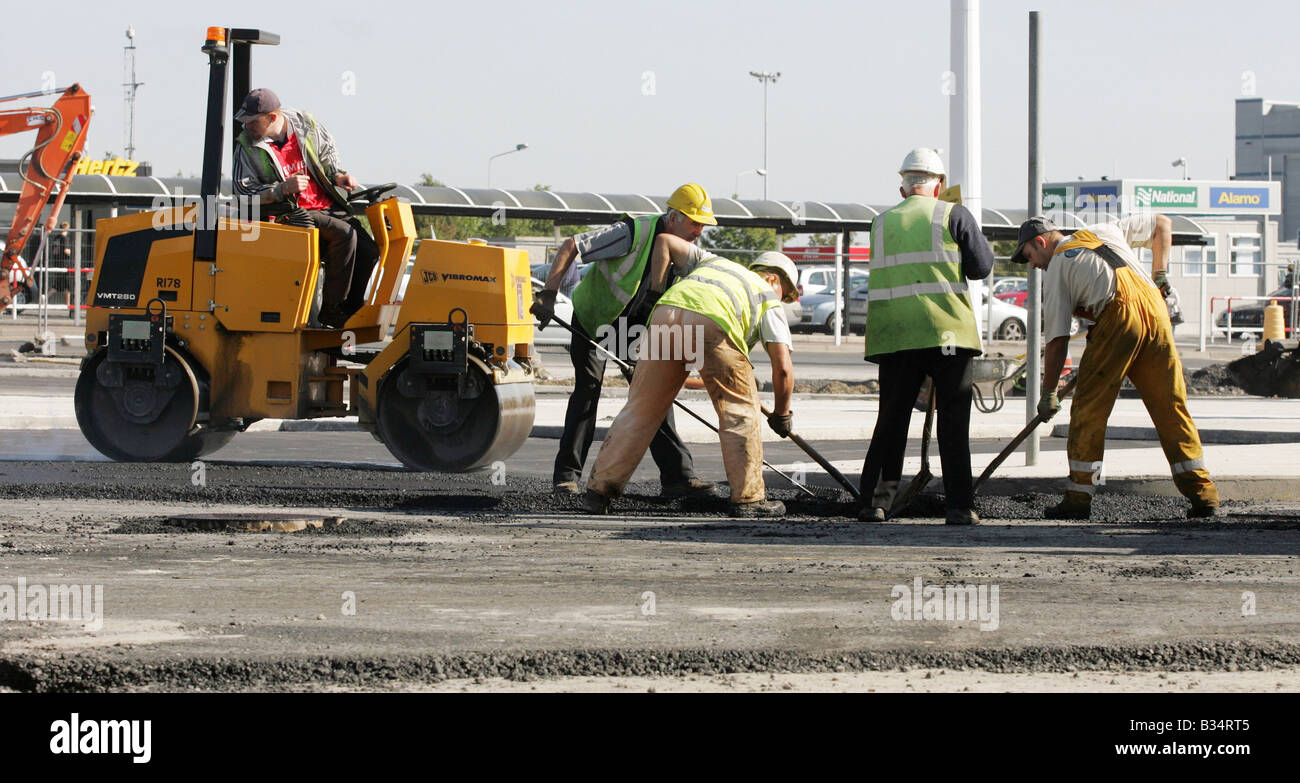 Street workers hi-res stock photography and images - Alamy
