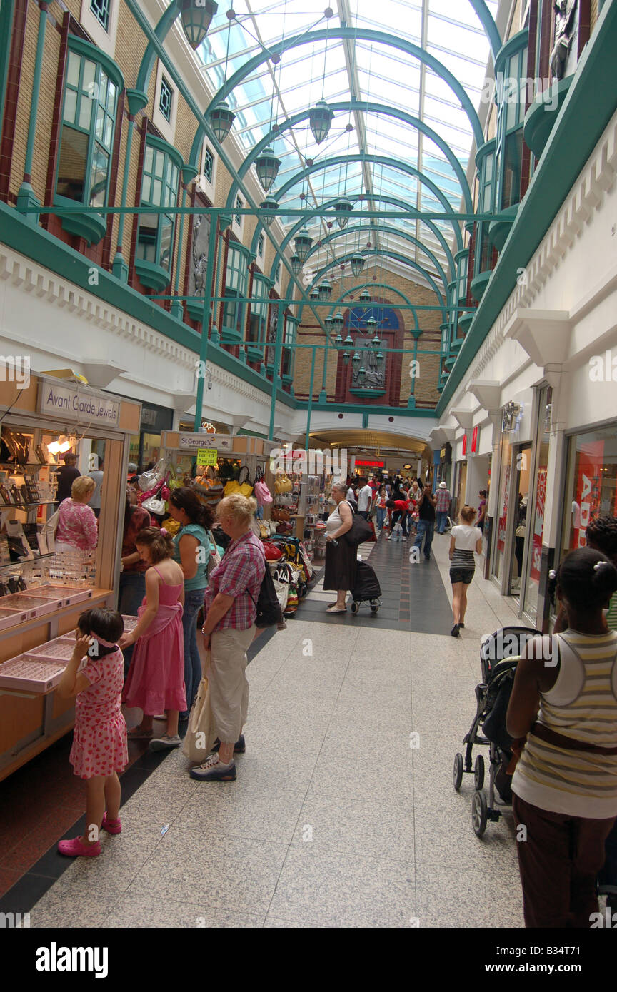 St george's shopping centre, harrow hi-res stock photography and images ...