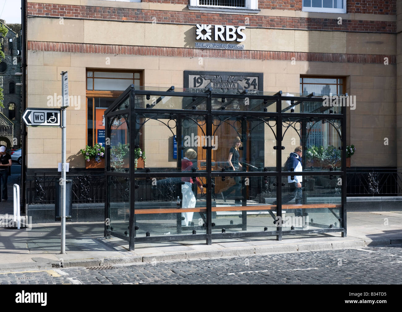 Victorian bus shelter hi-res stock photography and images - Alamy