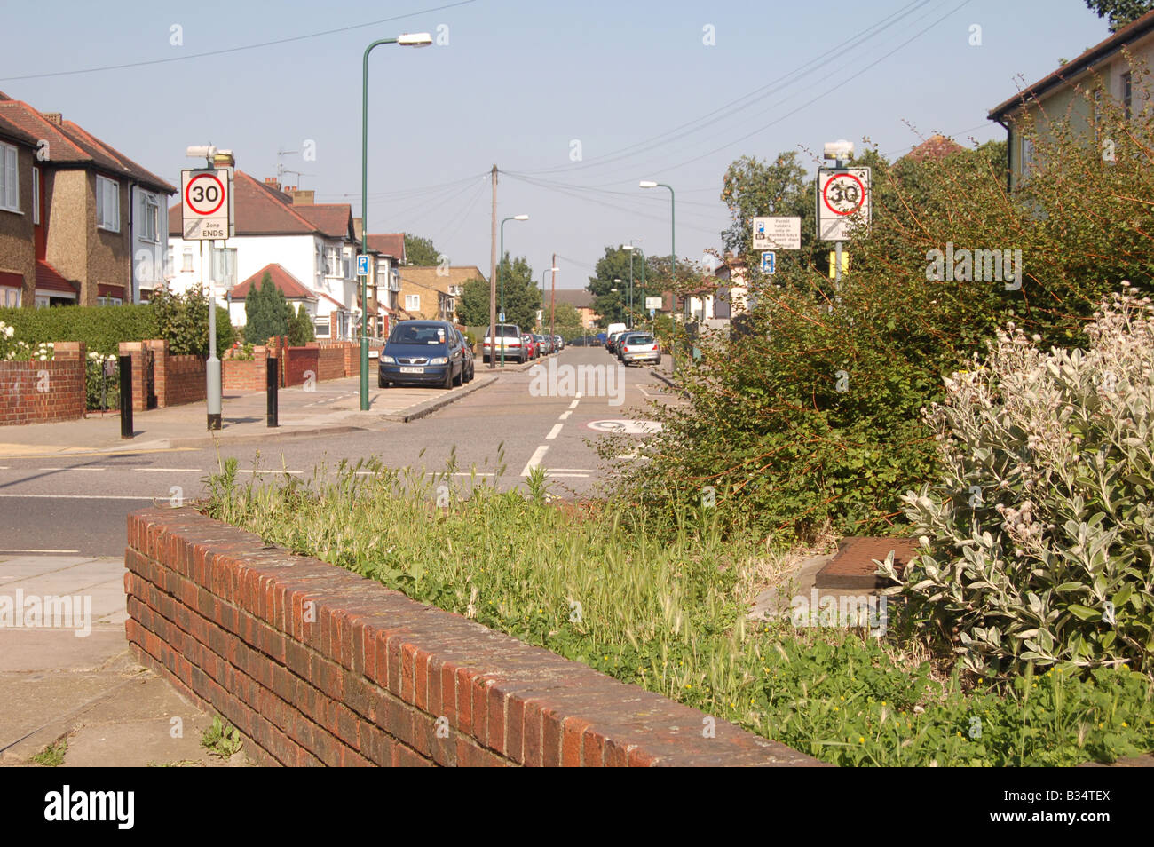Neasden street hi-res stock photography and images - Alamy