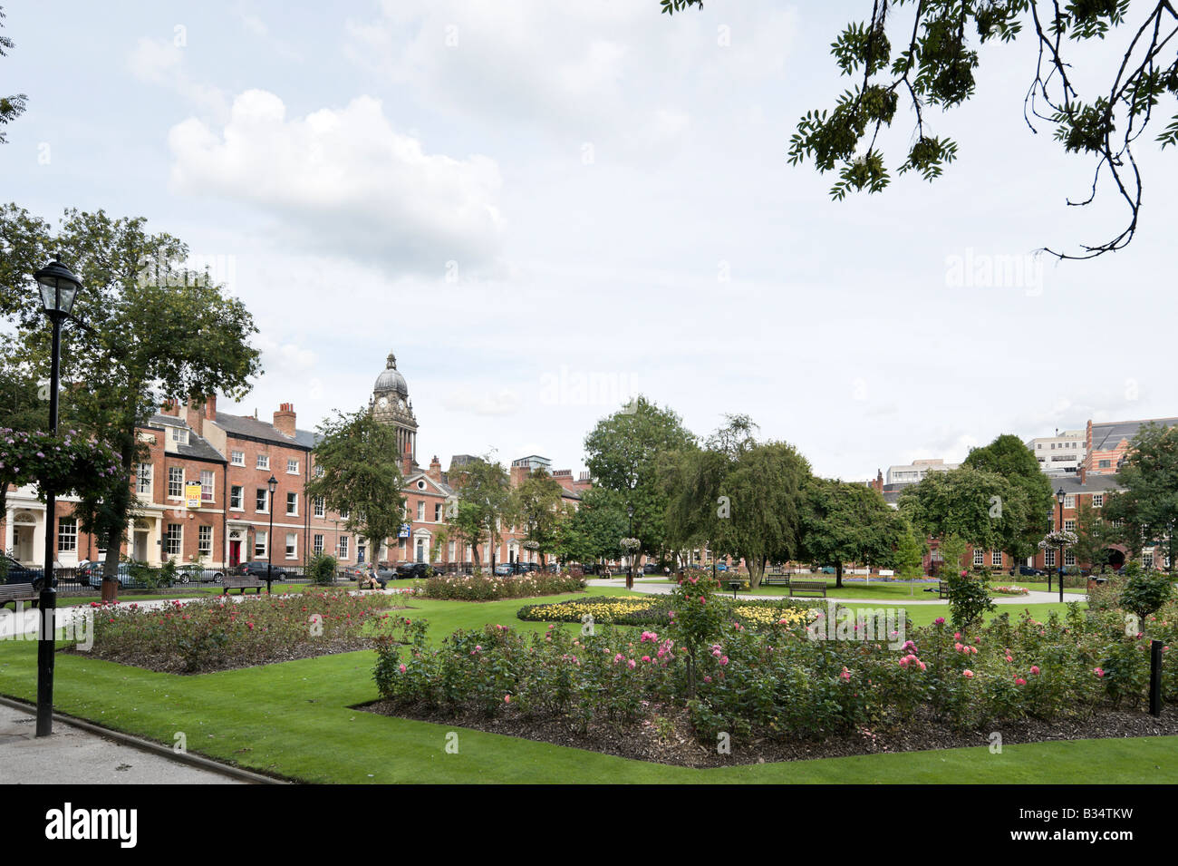 Leeds city centre park square hi-res stock photography and images - Alamy
