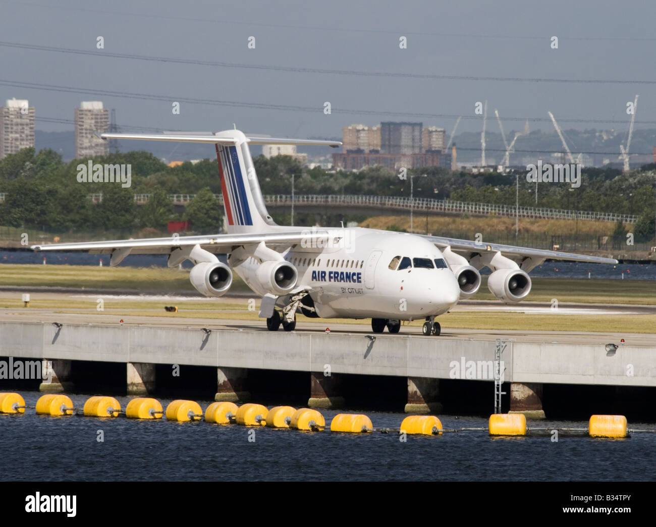 O2 aviation aircraft airline hi-res stock photography and images - Alamy