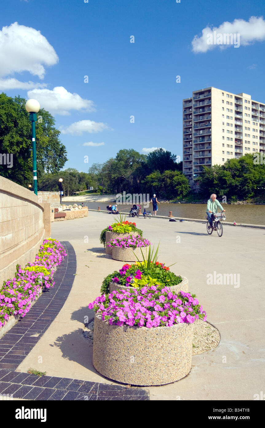 The scenic walk along the Red river and Promenade at the Manitoba ...