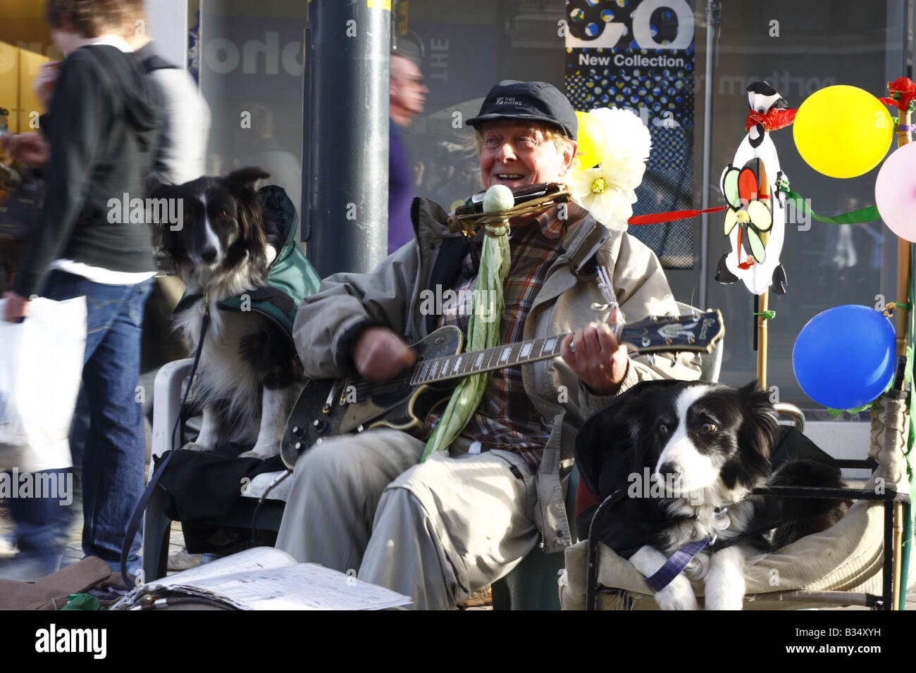 Mature male street busker hi-res stock photography and images - Alamy