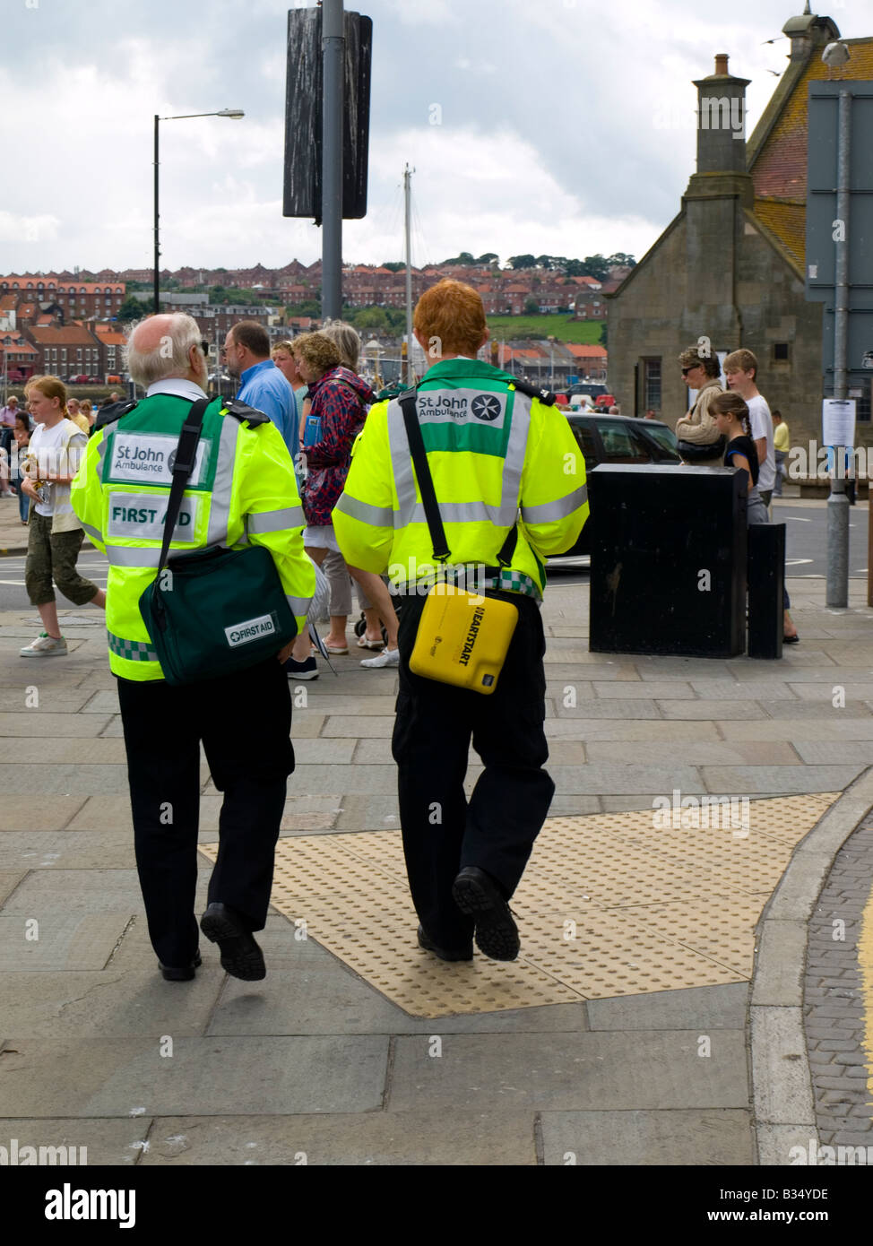 Defibrillator ambulance hi-res stock photography and images - Alamy