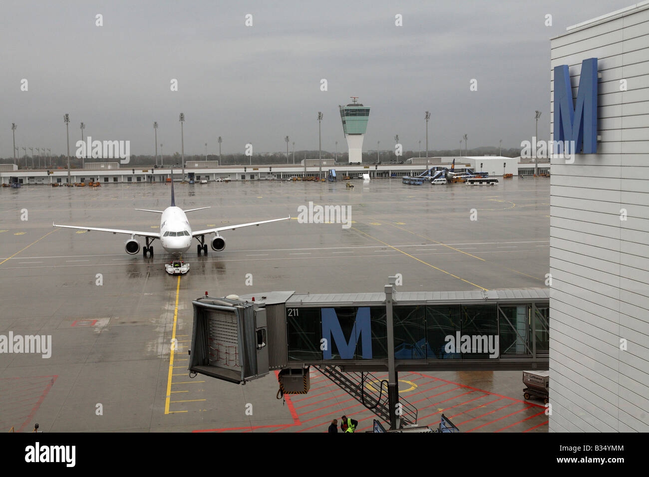 Munich airport franz josef strauss hi-res stock photography and images ...