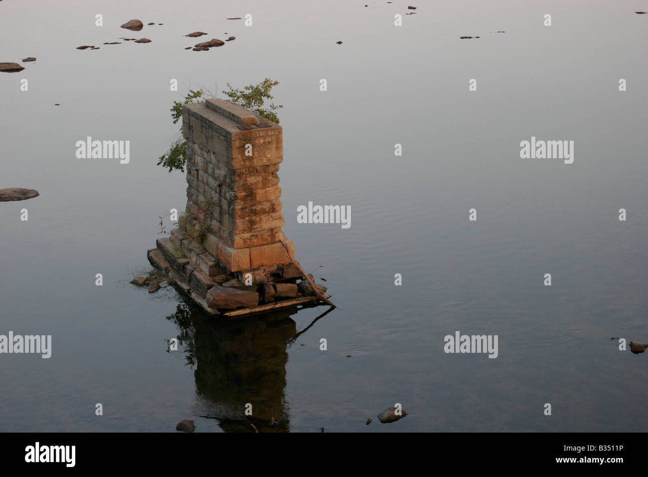 Old bridge pylon of 1934 Robert E. Lee Memorial Bridge on the James ...