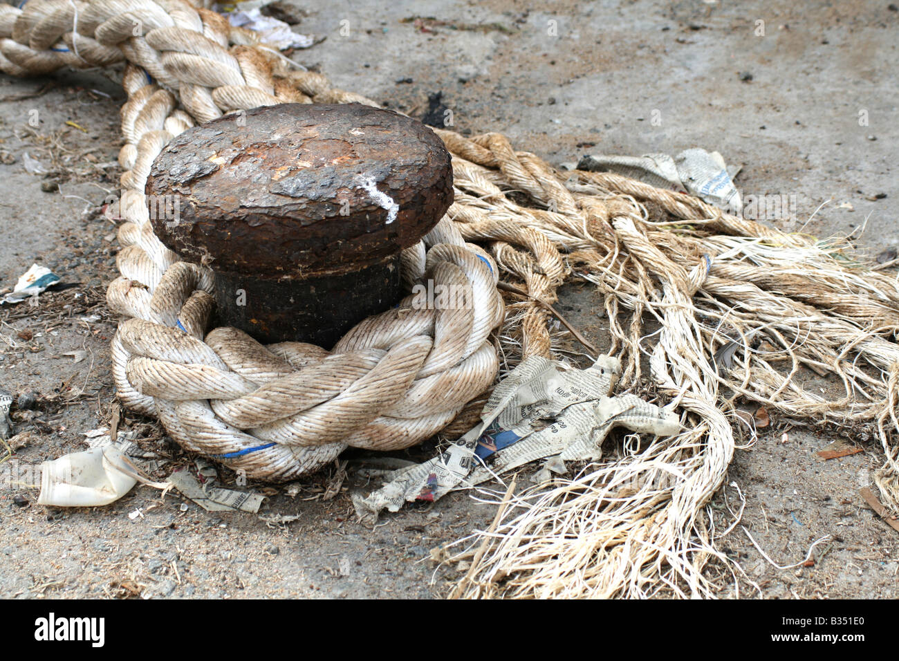 Boat rope tied to the mooring post on shore Stock Photo - Alamy