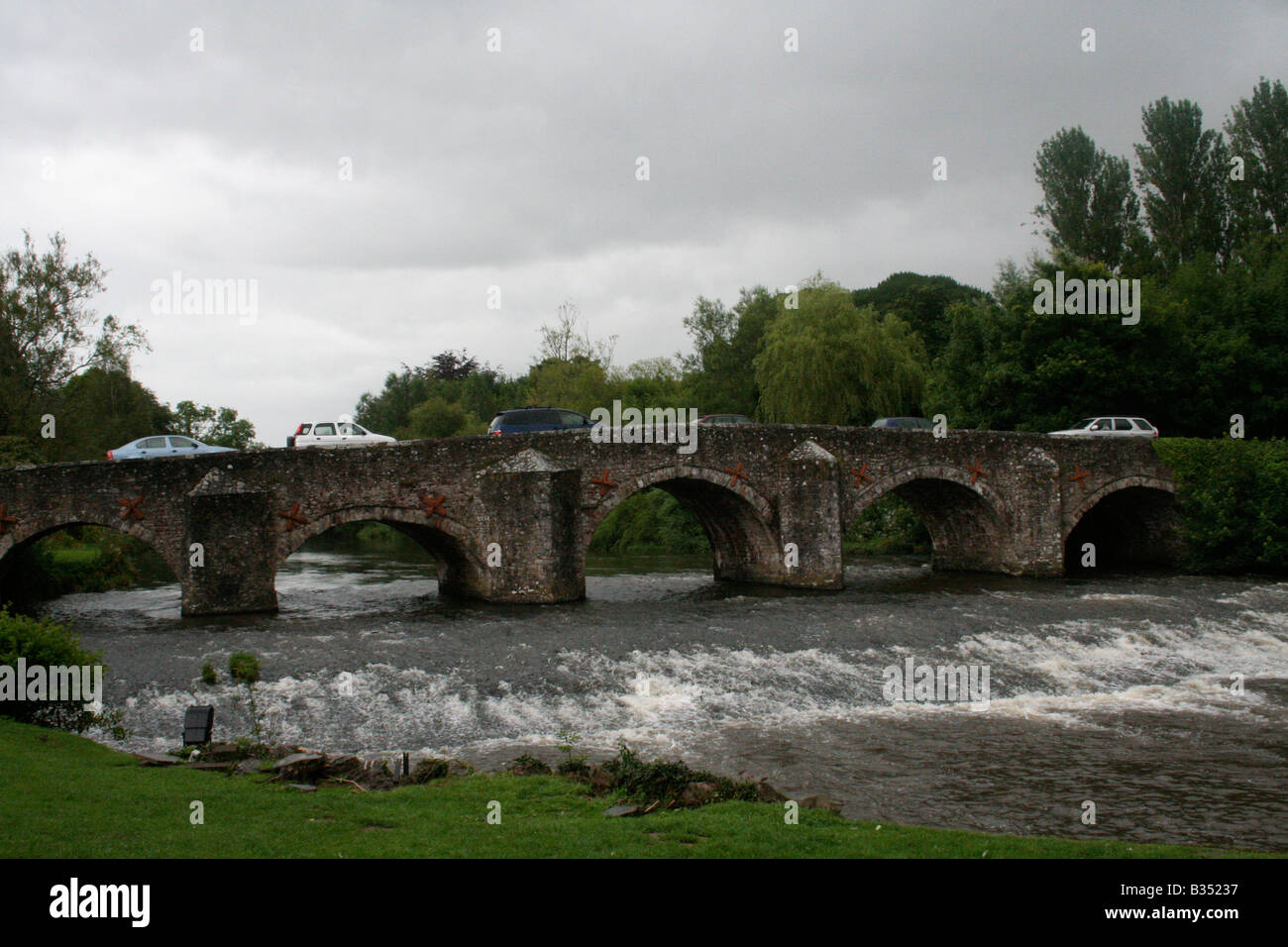 Traffic jam on Bickleigh Bridge on a grey rainy day, above the flowing ...