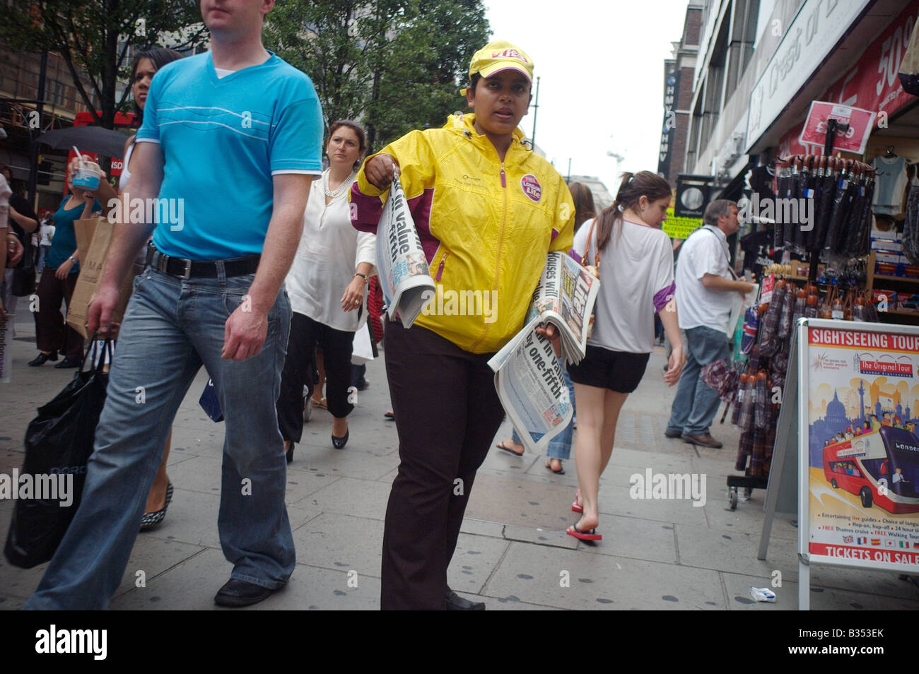 Newspaper freebie hi-res stock photography and images - Alamy