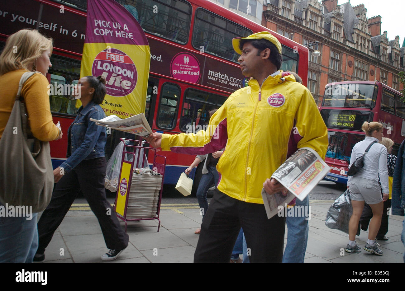 Newspaper freebie hi-res stock photography and images - Alamy