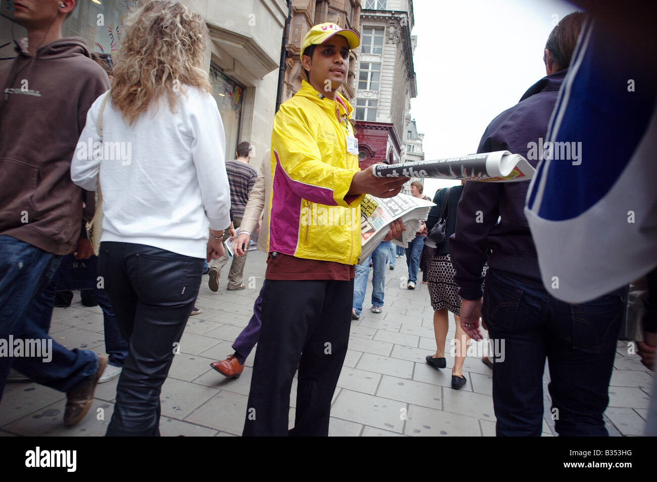 Newspaper freebie hi-res stock photography and images - Alamy