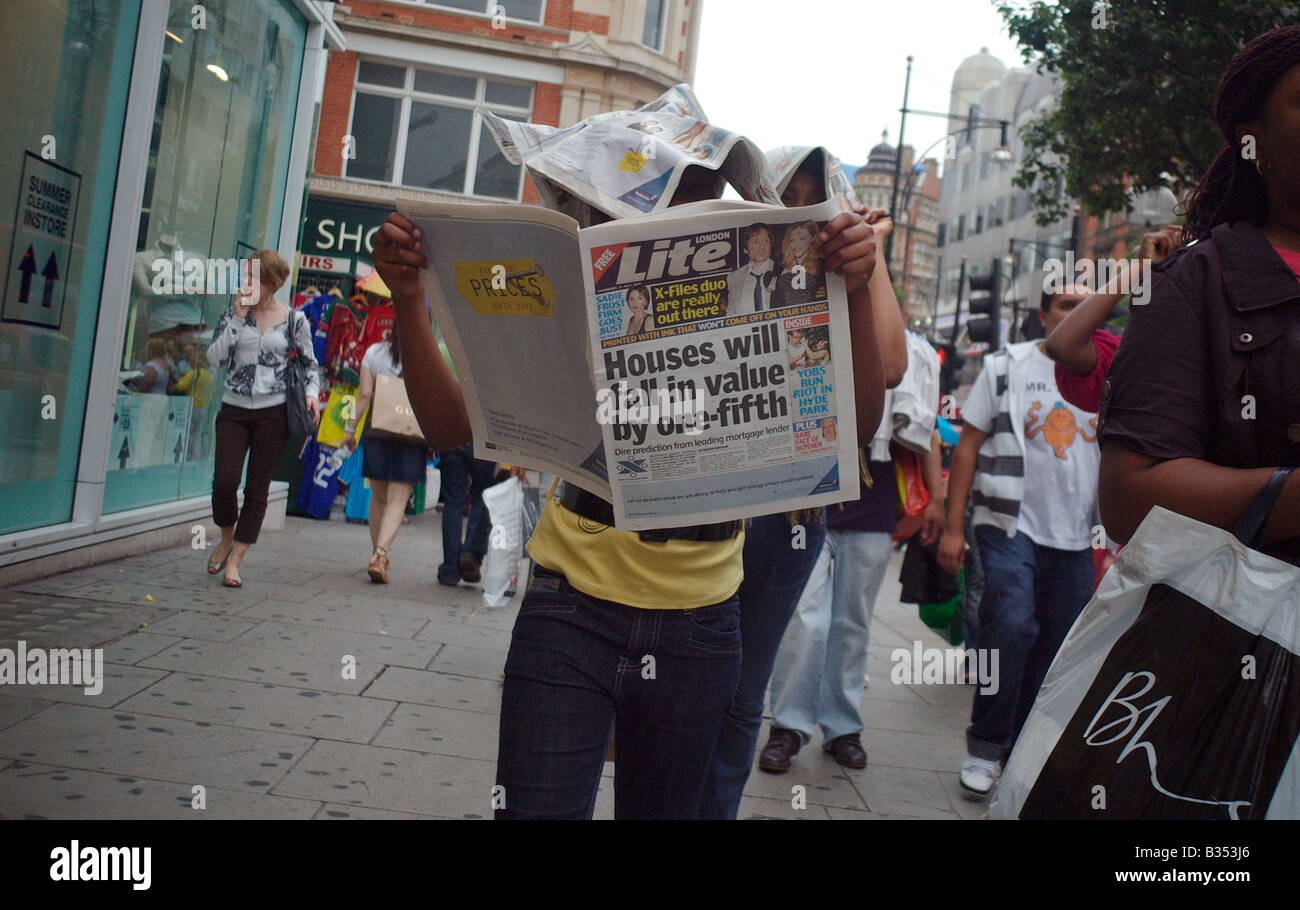 Newspaper freebie hi-res stock photography and images - Alamy