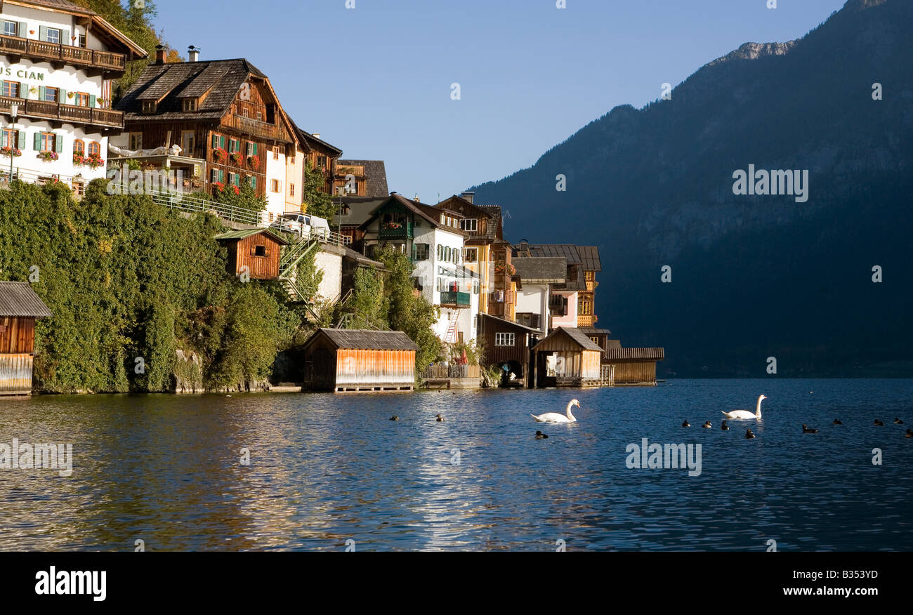 Town of Hallstatt on the Hallstatter Sea lake in Lower Austria Stock ...