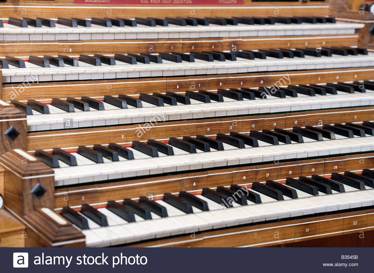 Organ Instrument Console Stock Photos & Organ Instrument Console Stock ...