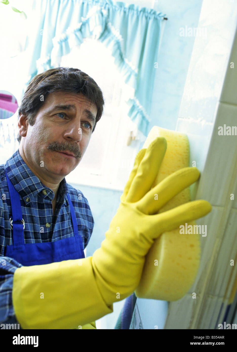 Man cleaning bathroom Stock Photo - Alamy