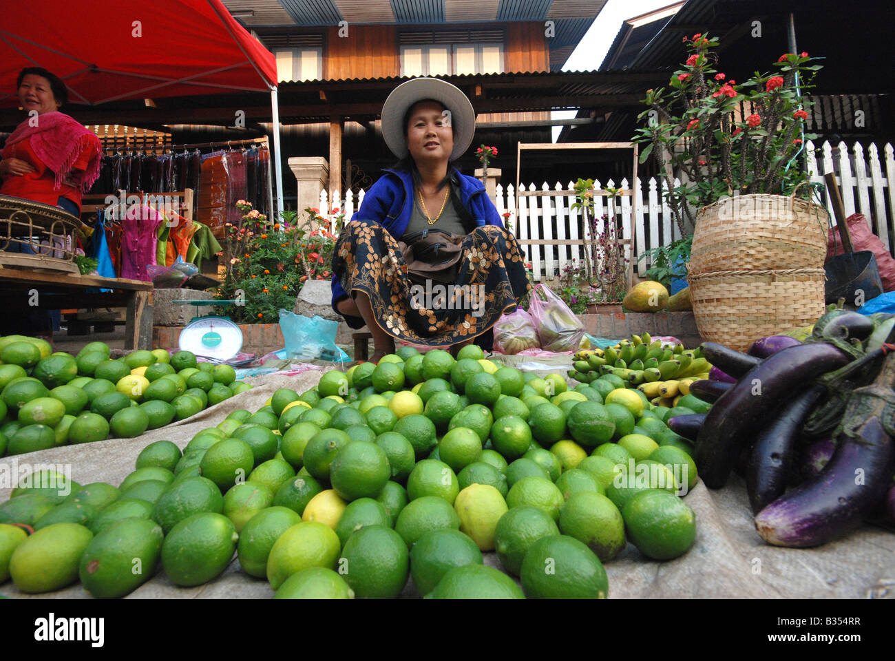 Woman selling lemons hi-res stock photography and images - Alamy
