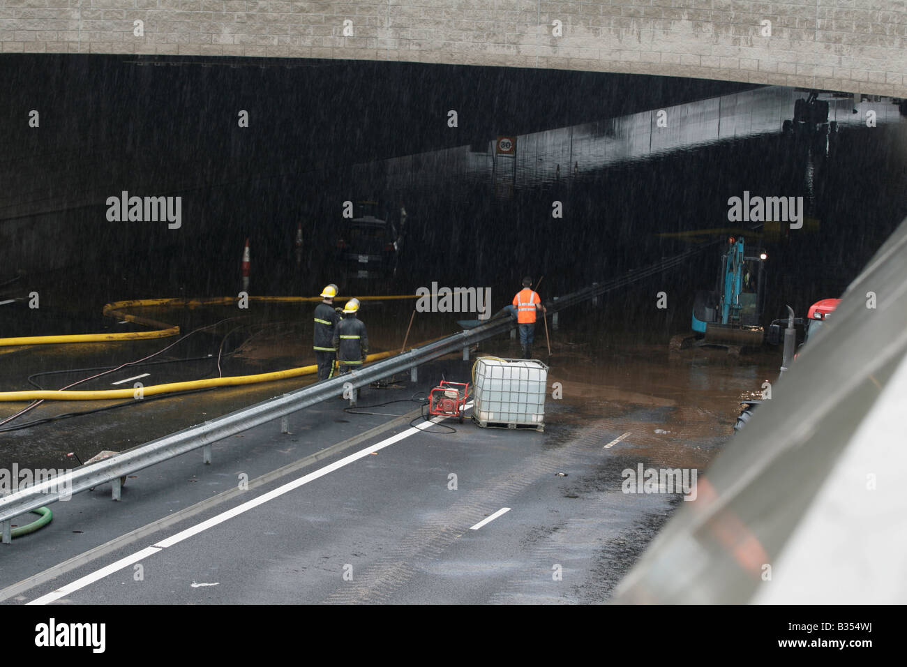 Flood flooding water underpass hi-res stock photography and images - Alamy