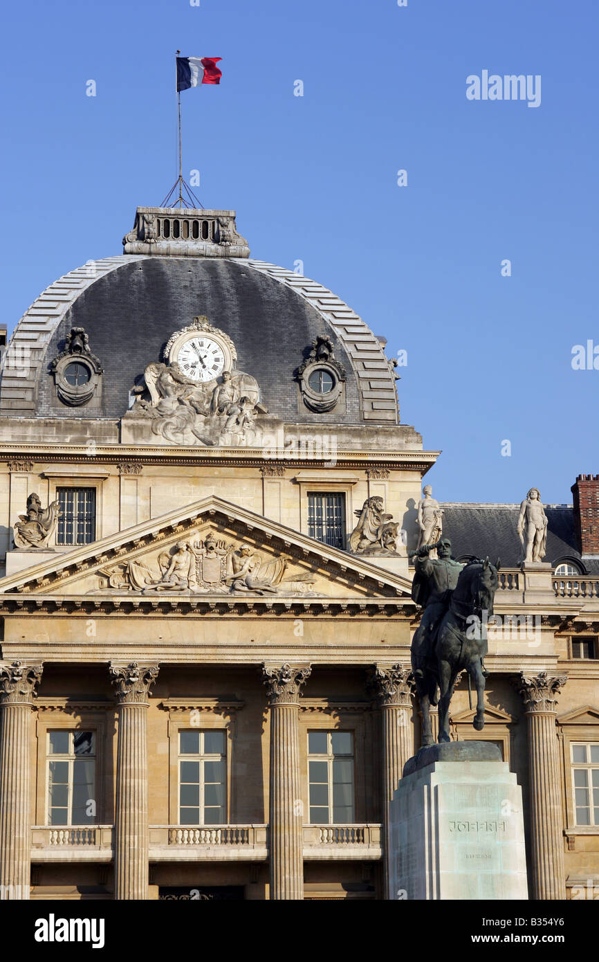 Facade of historic building, Paris, France Stock Photo - Alamy