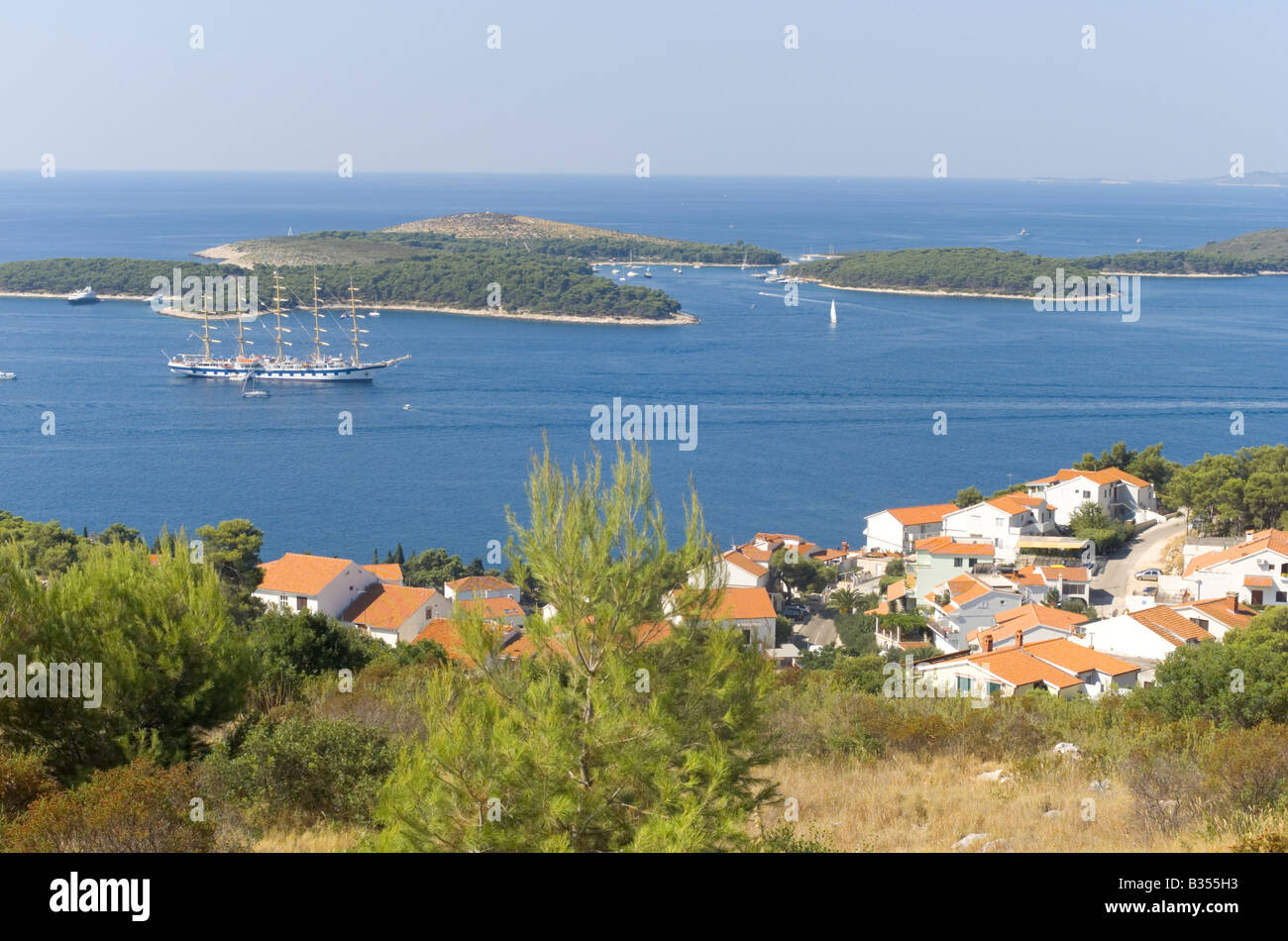 World largest sailing ship hi-res stock photography and images - Alamy
