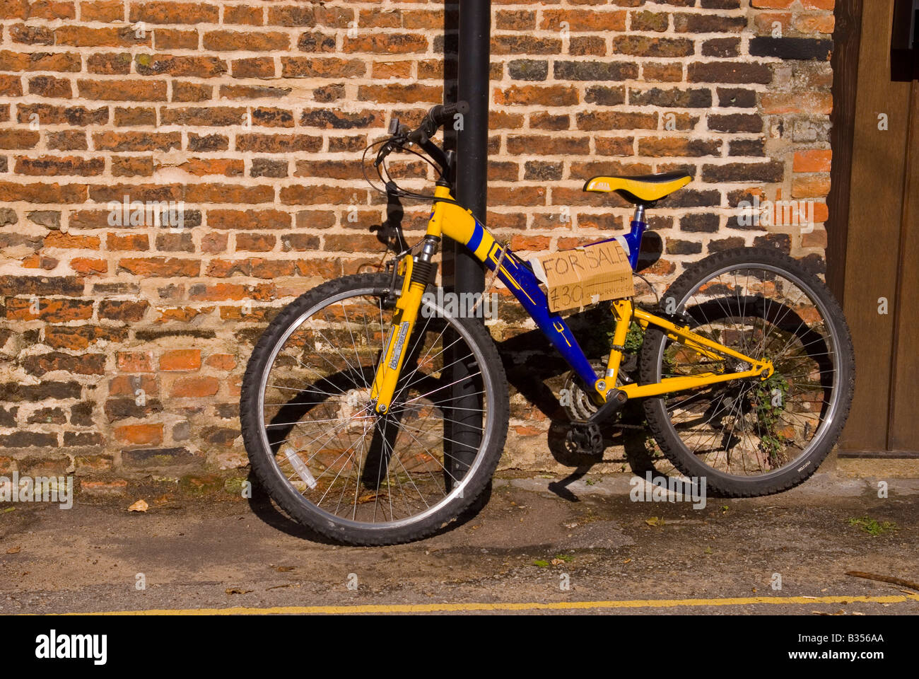 Second hand bikes hi-res stock photography and images - Alamy